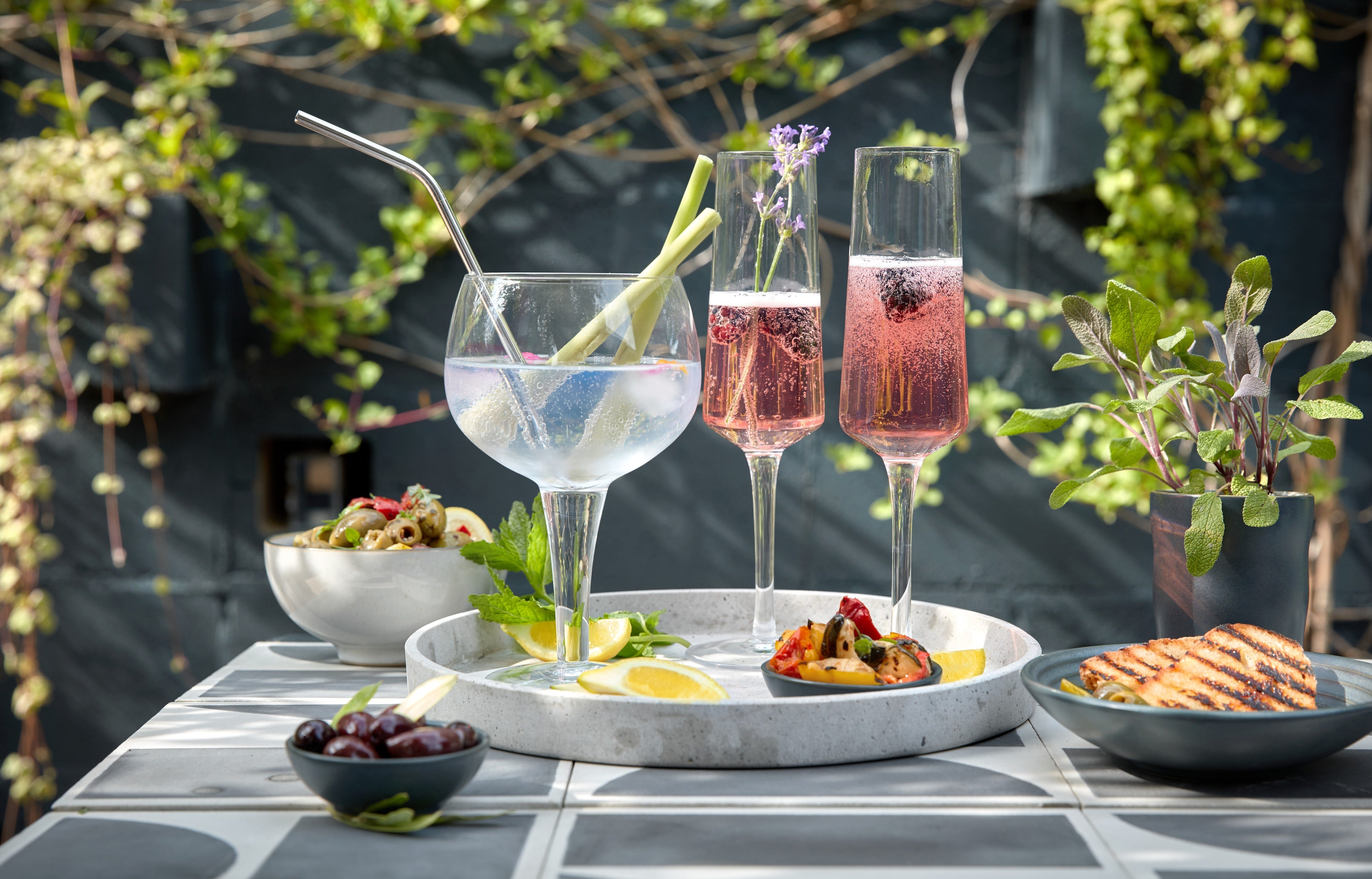 Refreshing Cocktail Recipes in Cocktail Glasses | thinKitchen