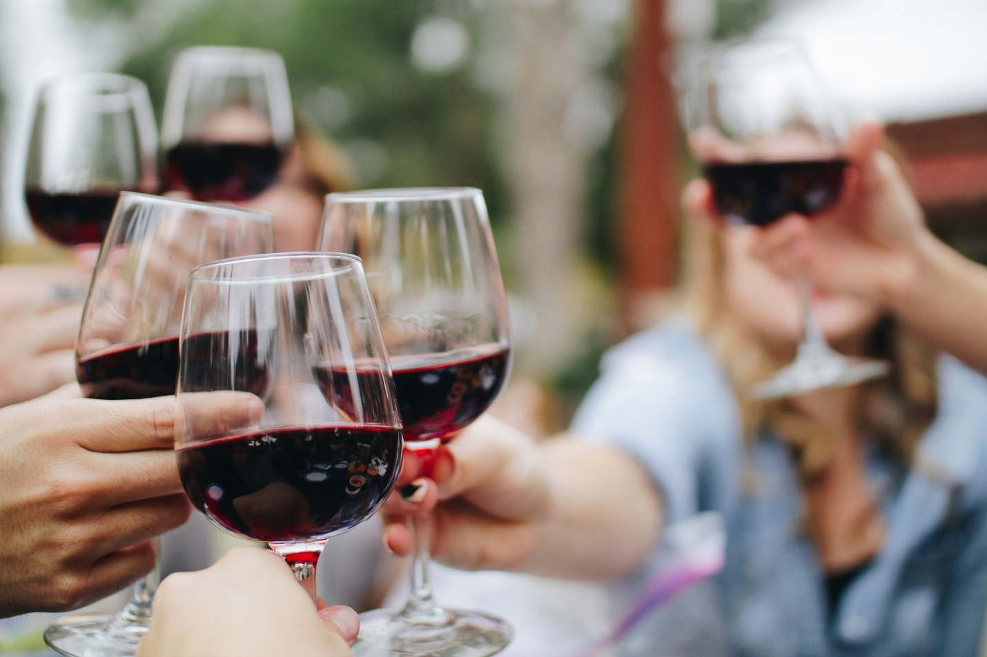 How To Drink Wine - 8 Essential Tips to Drinking Wine – thinKitchen